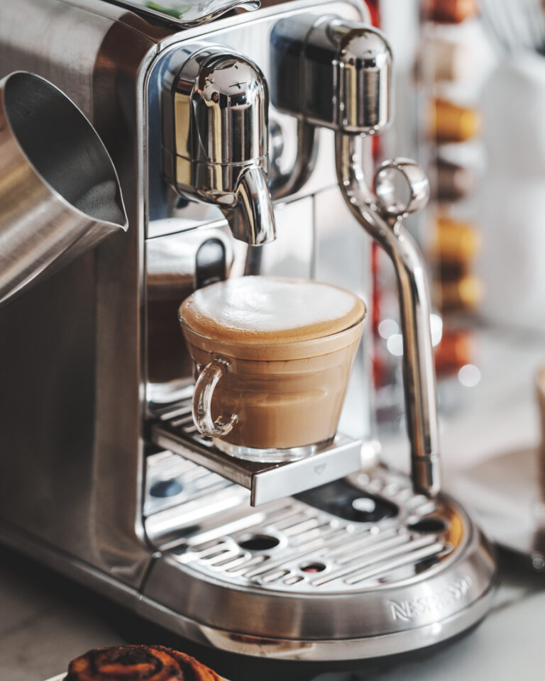 鏡面抹茶瑪德蓮(Matcha Madeleine)，這5個鏡面瑪德蓮的重點，妳都知道了嗎？絕對不要這樣做，毀了模具...